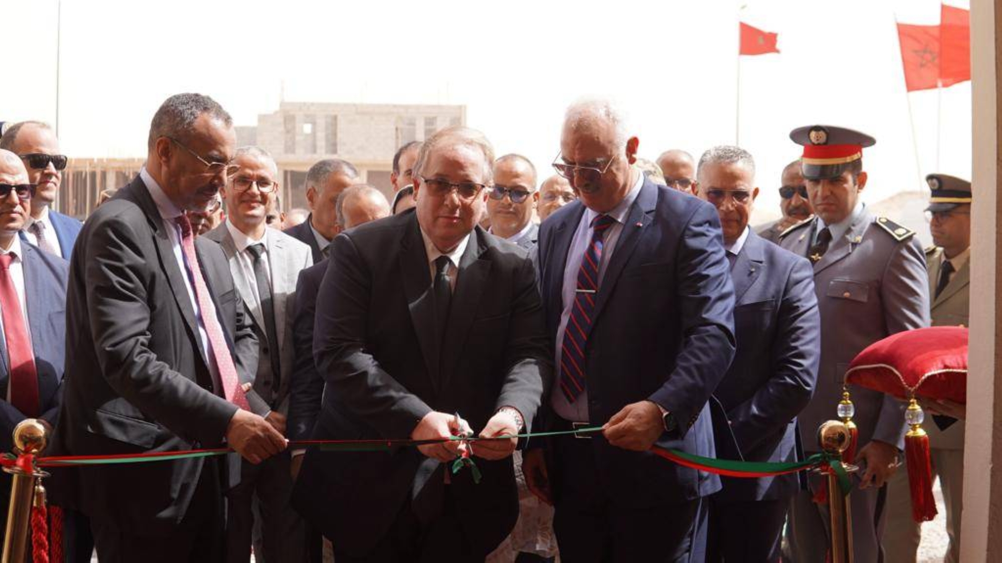 Al Barid Bank inaugure sa première agence bancaire à El Guerguarate ...